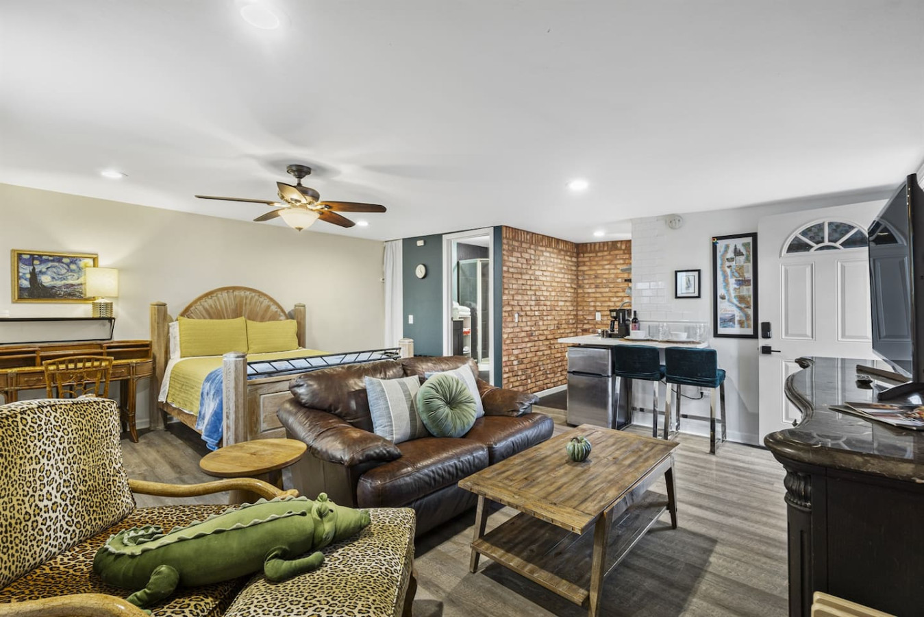 Mile To Beach! Tiki Master Suite - Oceanside, CA