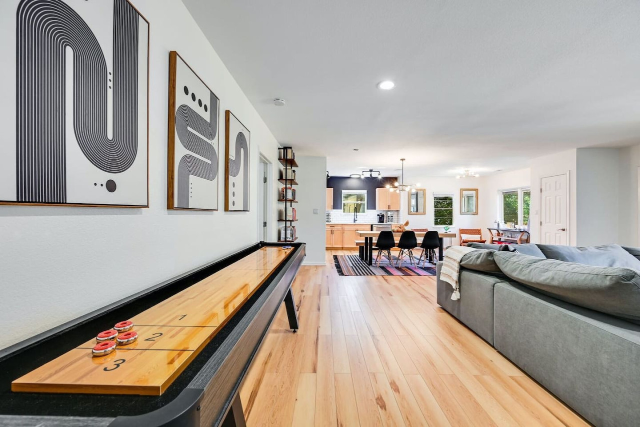 Charming Hideaway With Eclectic Vibe - Tranquil Lake Access - Lakeway, TX