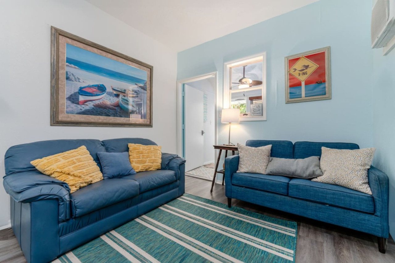 Private Porch And Steps To Treasure Island Beach - Charming Coastal Retreat - Treasure Island, FL
