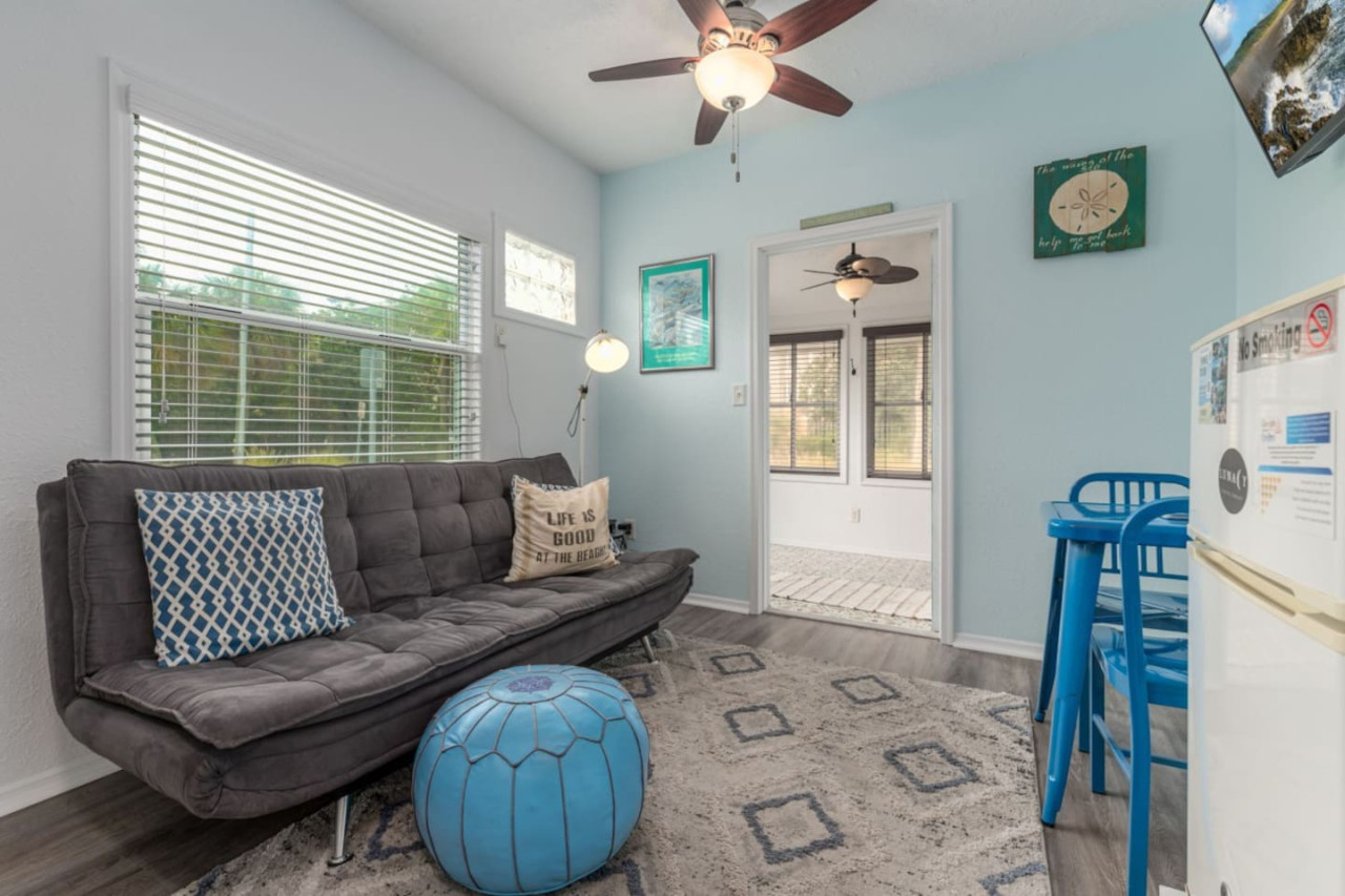Steps To Beach And Relaxing Front Porch - Charming Coastal Escape - Treasure Island, FL