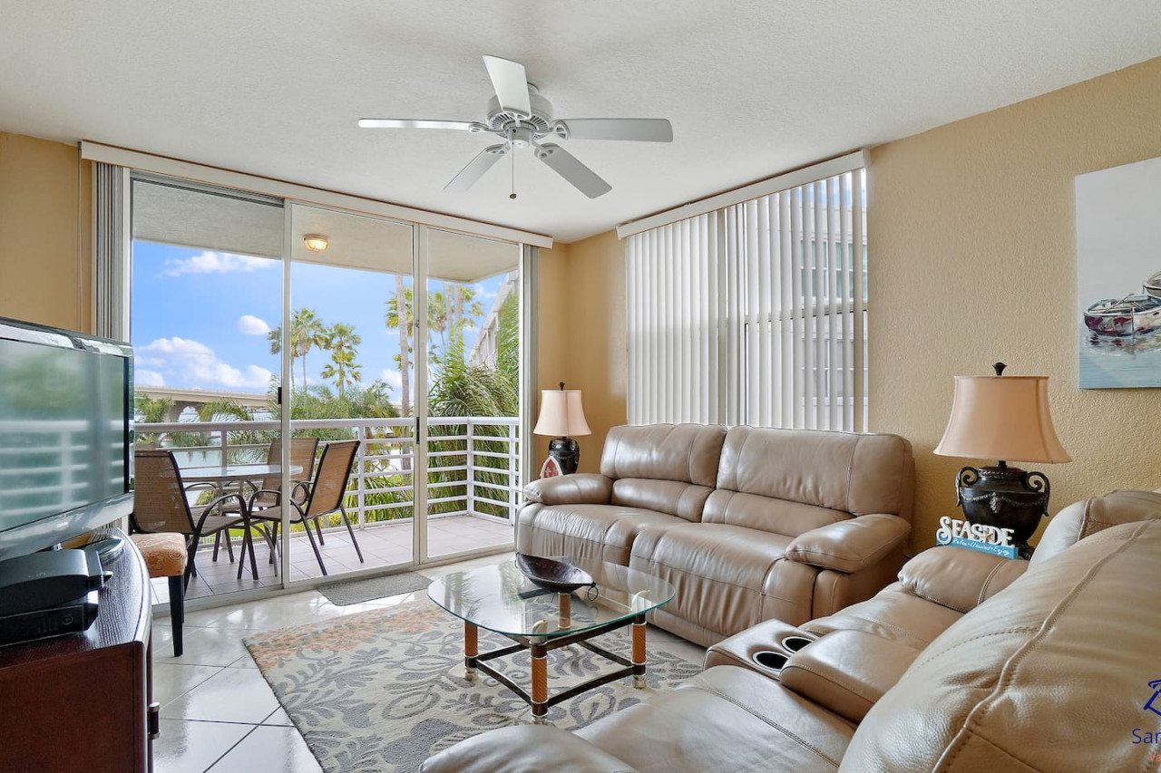 Bayfront Bahia Vista 9-424 W/ Balcony, Pool & Minutes To St. Pete Beach - St. Petersburg, FL
