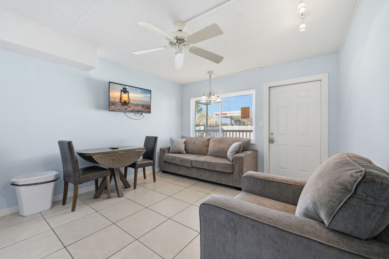 Heated Pool And Bbq Area - Charming Ground Floor Escape - Madeira Beach, FL