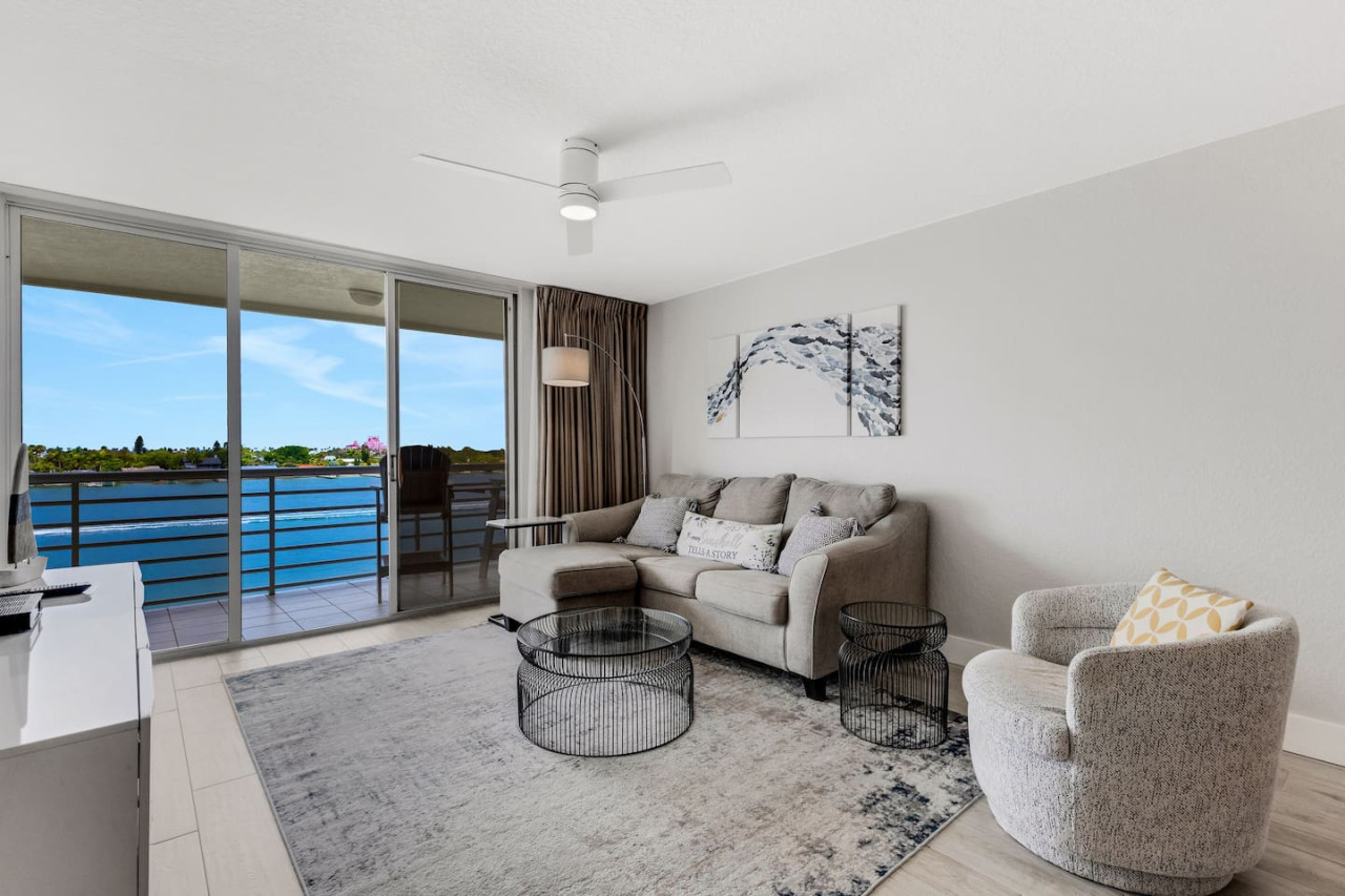 Luxury Bay Front Condo – 2bd 2ba | Unit 14-563 With Stunning Water Views - St. Petersburg, FL