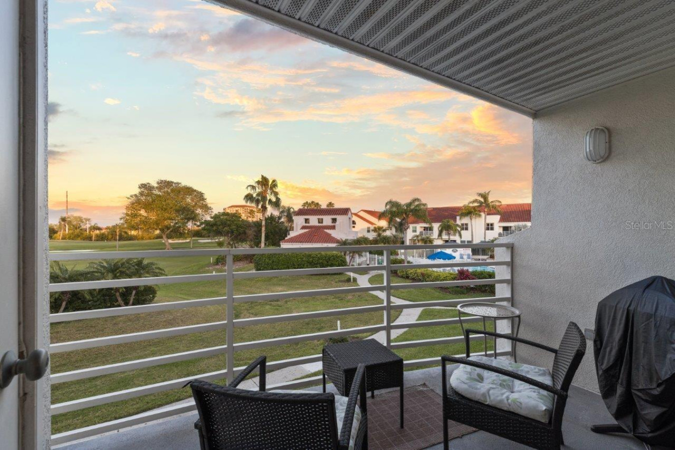 Private Balcony And Community Pool Access - Charming Oasis - St. Petersburg, FL