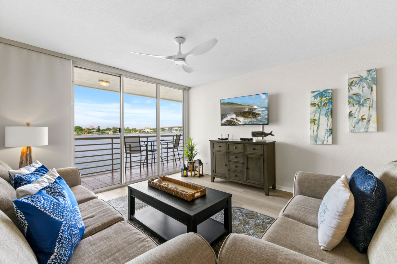 Expansive Bay Views And Private Balcony - Stunning Coastal Retreat - St. Petersburg, FL