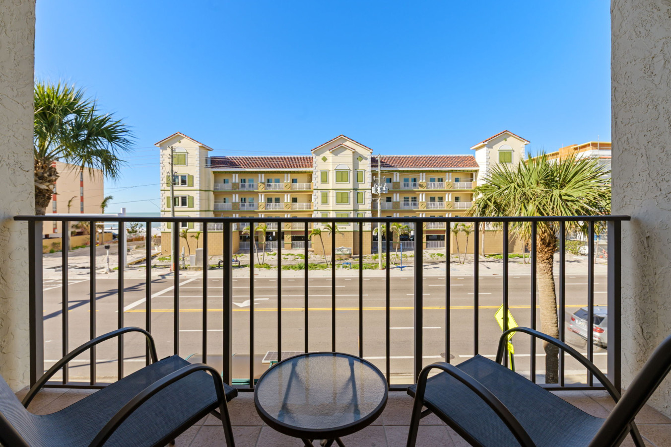 Steps To Madeira Beach And Modern Comforts - Charming Coastal Oasis - Madeira Beach, FL