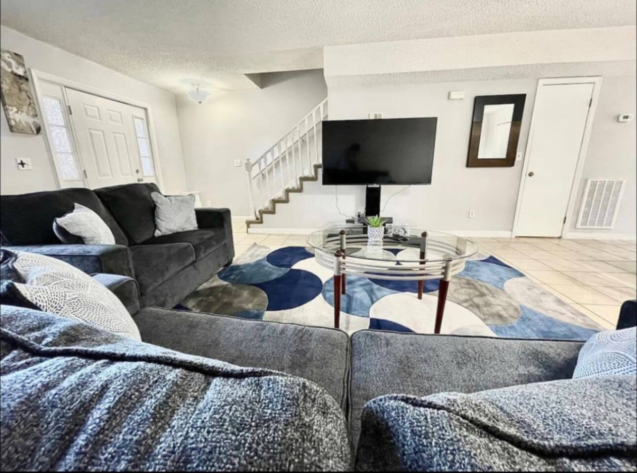 2 Calm Units • Sleeps 16 • Groups + Parking - Nashville