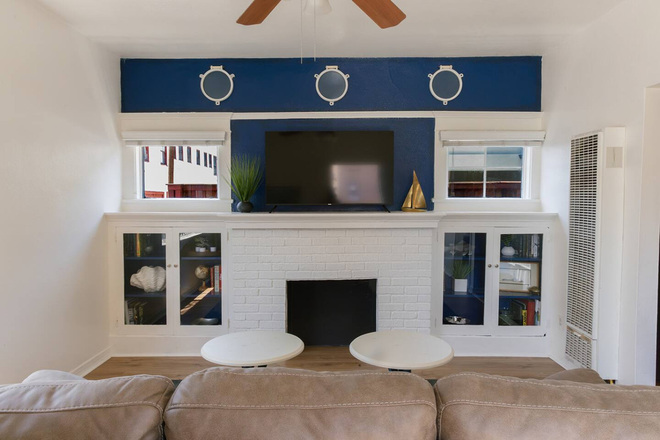 Charming Coastal Getaway With Cozy Living Space - Inviting Escape - Long Beach, CA