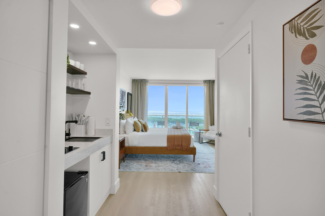 Ocean View Balcony And Luxurious Amenities - Stunning Tropical Haven - Miami, FL