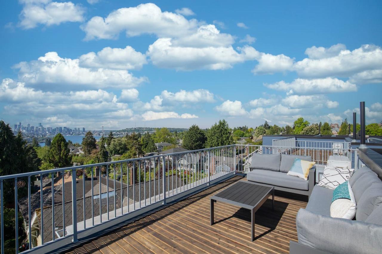 3br 3ba Modern Cityscape- Rooftop Patio With Waterview,near Stadium - Seattle, WA