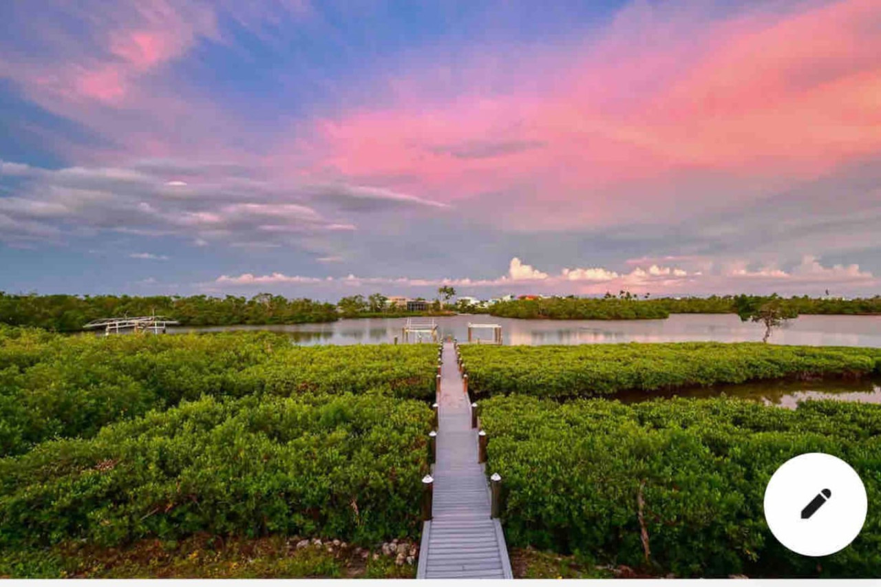 Stunning Bay View's 3/2 Home,10min Walk To Beach - Fort Myers Beach, FL