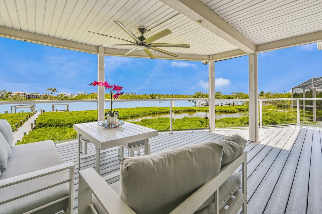 Spacious Home With Boat Dock And Kayaks - Beautiful Bay View Retreat - Fort Myers Beach, FL