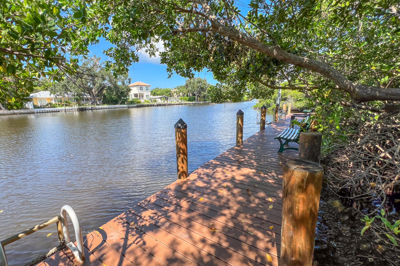Sunny Central Sarasota Oasis - Sarasota, FL