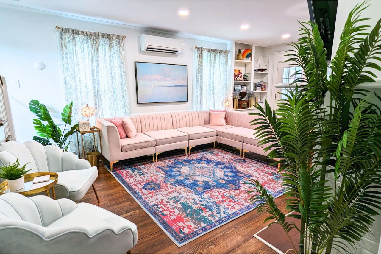 The Jewel Of The Cove - Historic Coastal Retreat - New Haven, CT