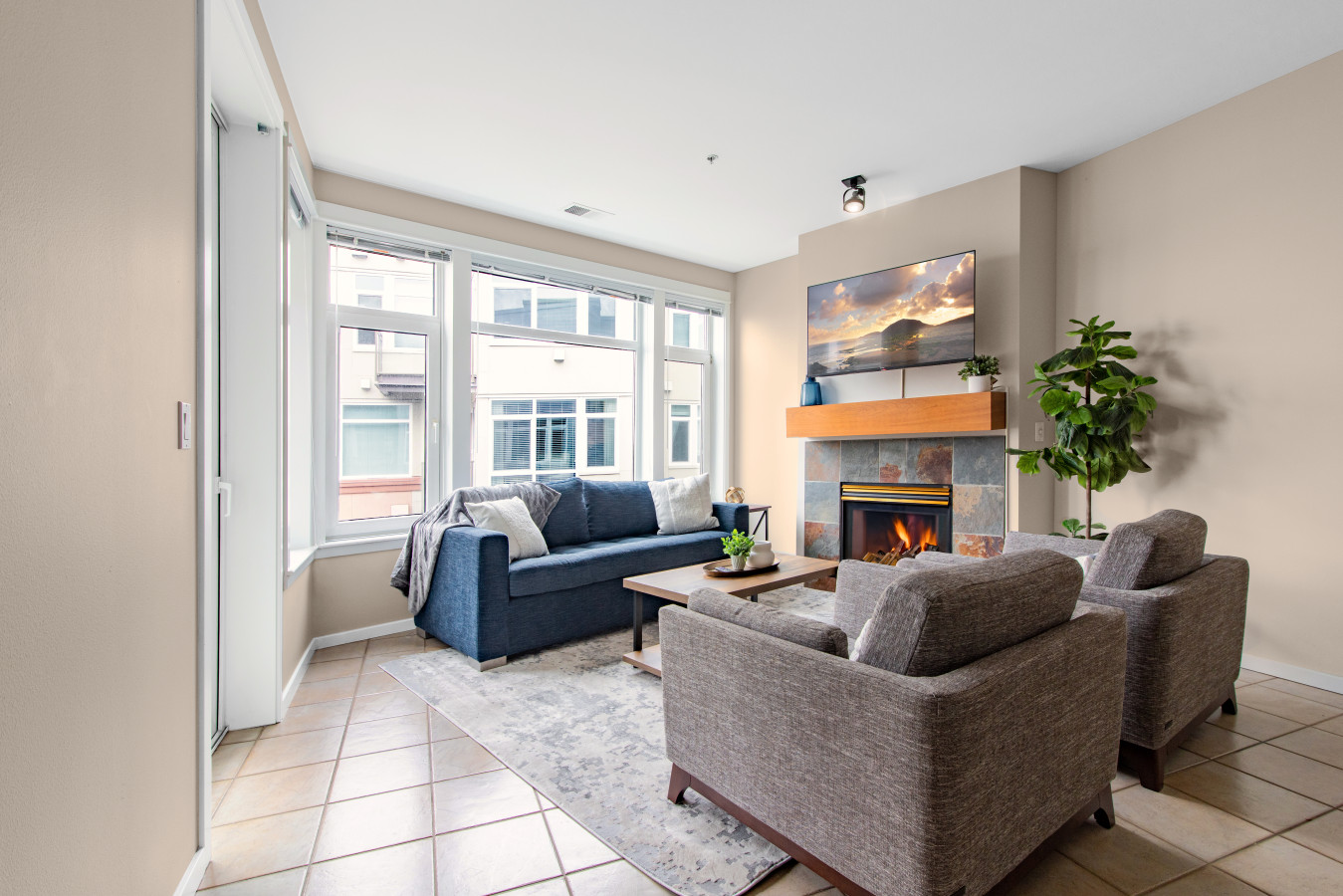 Steps To Pike Place 2bd Condo Water Courtyard View - Seattle, WA