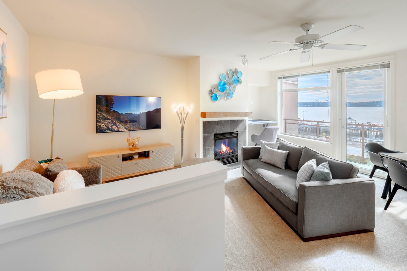 Water Views 1br Next To Pike Place W/ Hot Tub, Gym - Seattle, WA