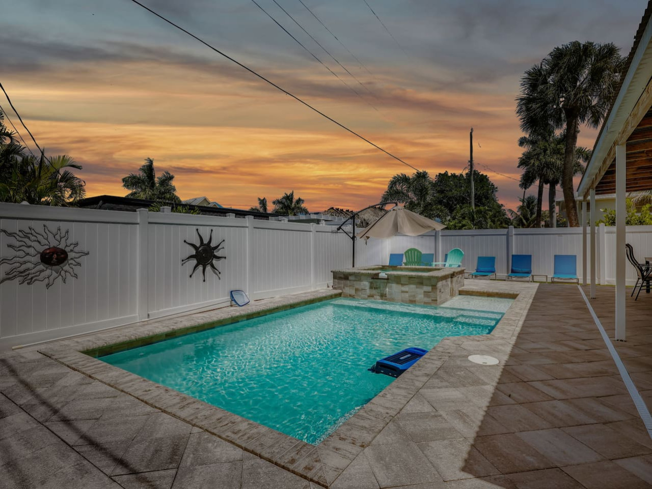 Pearl Beach House - Walk To Fmb, Pool & Hot Tub! - Fort Myers Beach, FL