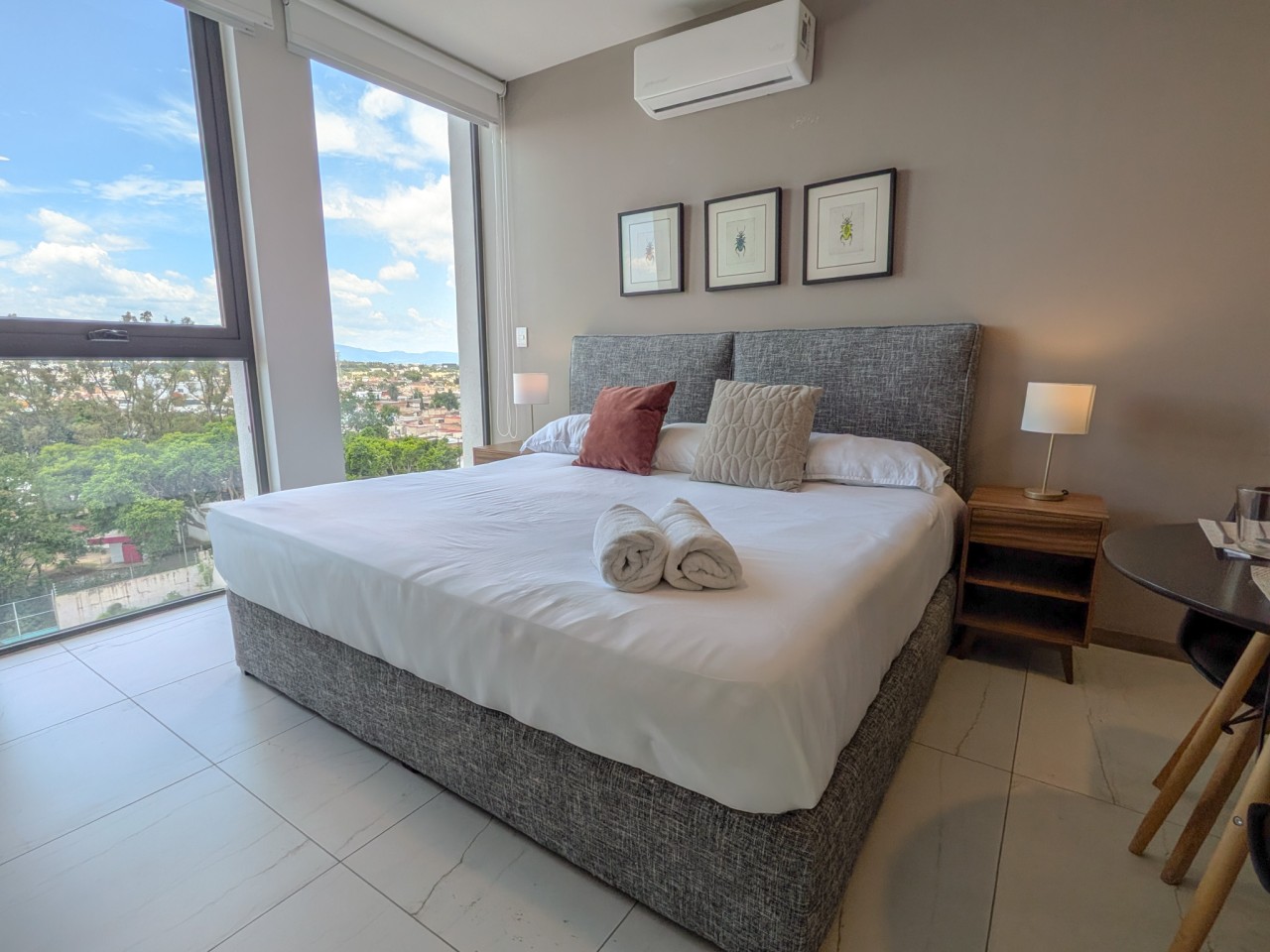 Elegant Stay With Rooftop & Views - Mexico