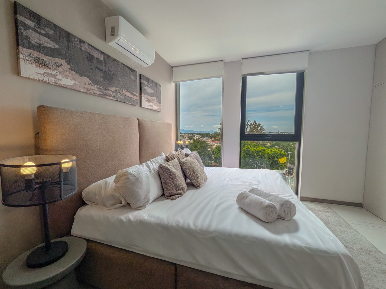 Chic Apartment With Pool & City Views - Mexico