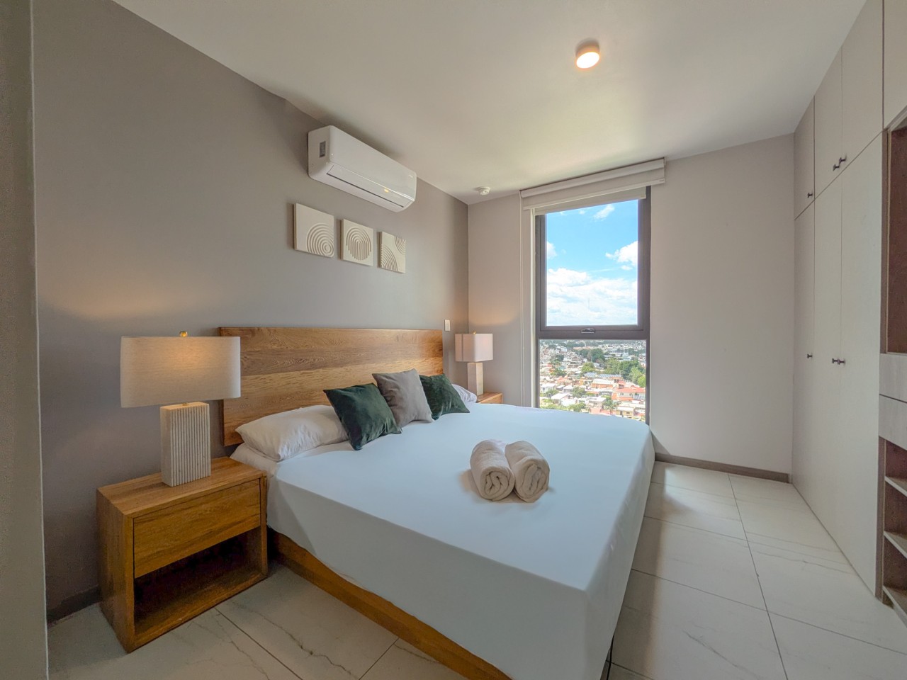 Stylish Stay With Rooftop & Pool - Mexico