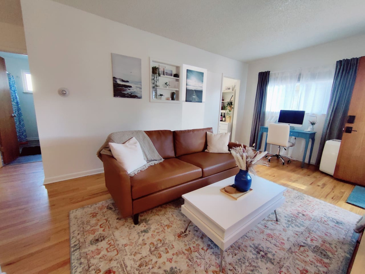 Charming Urban Oasis With Cozy Living Space - Delightful Retreat - Denver, CO