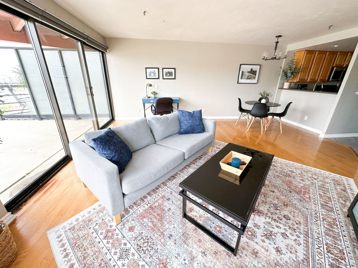 Stunning Skyline Views And Sparkling Pool - Stylish Urban Retreat - Denver, CO