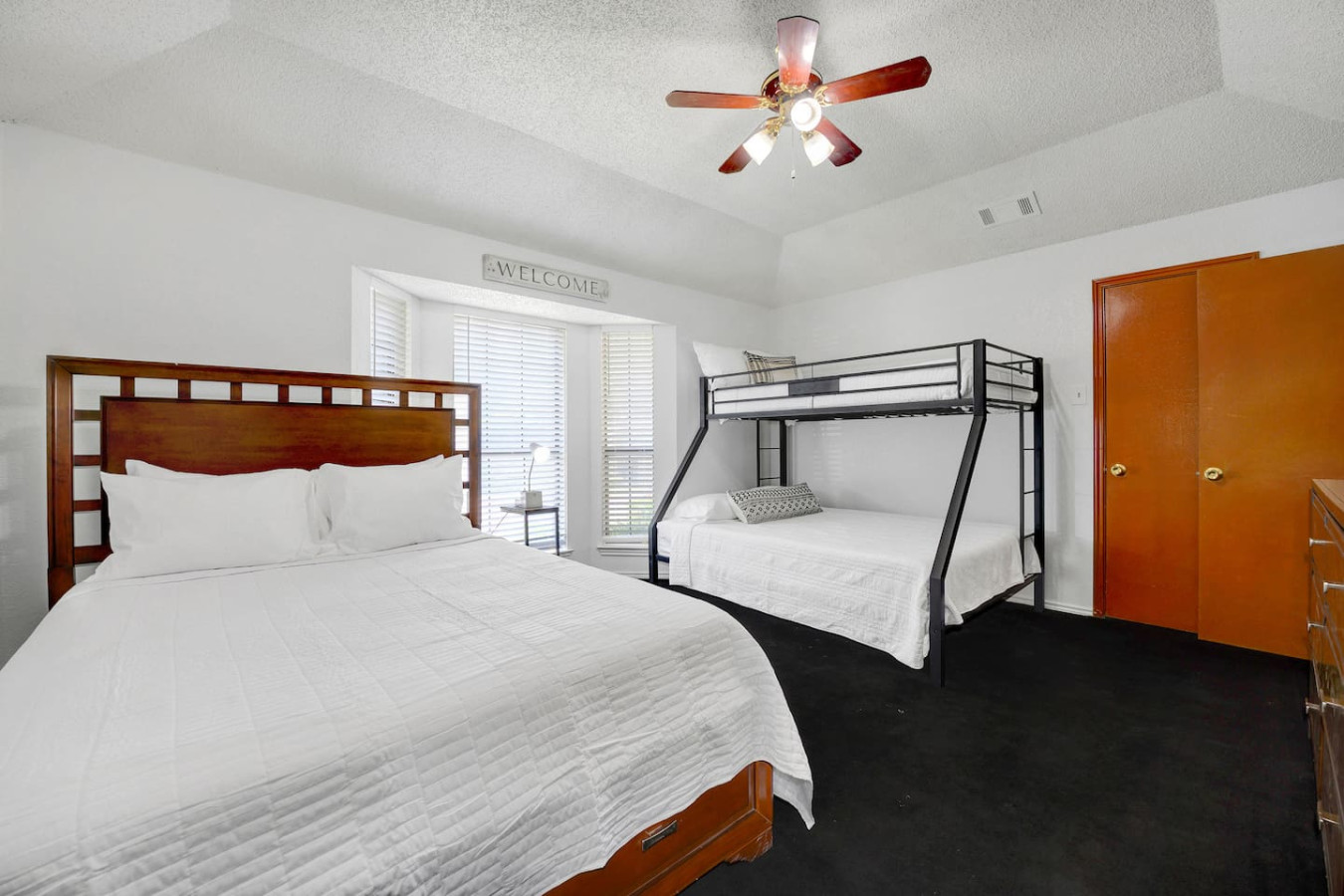 Spacious Gathering Space For Families - Delightful Retreat - Dallas, TX