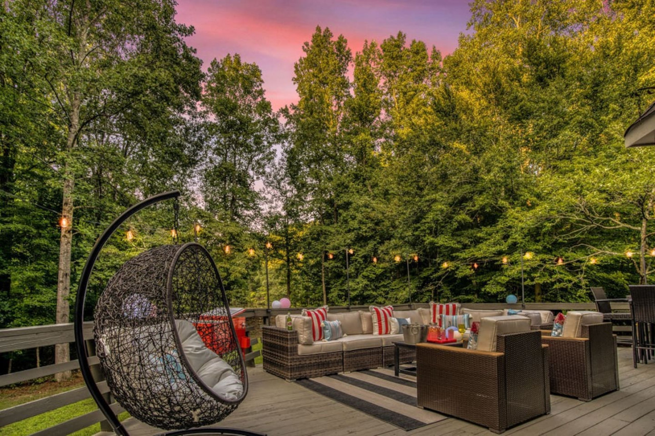7br Jamestown Oasis With Hot Tub And Games - High Point, NC