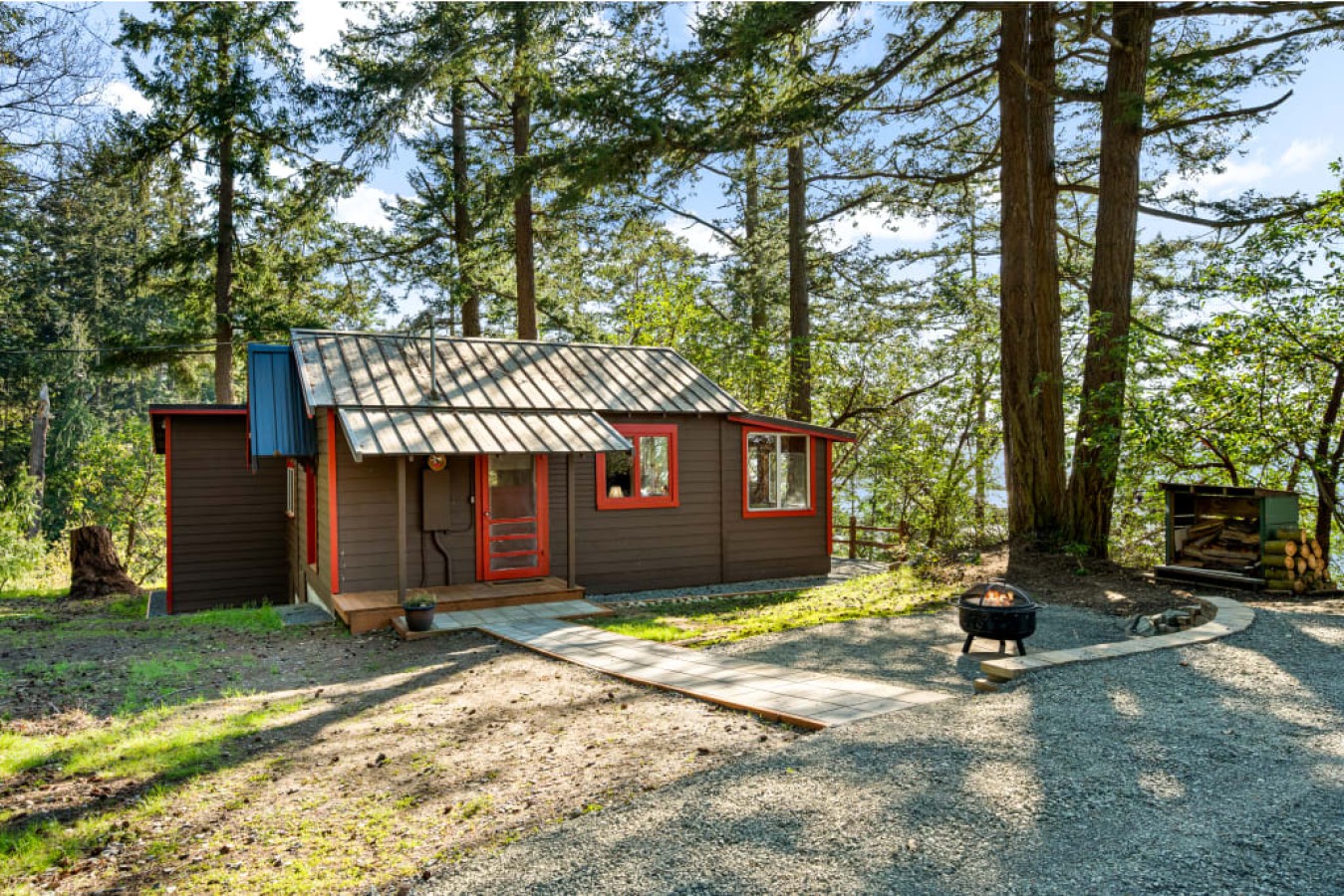 Serene Camano Cabin W Deck Fire Pit & Views! - Camano Island, WA