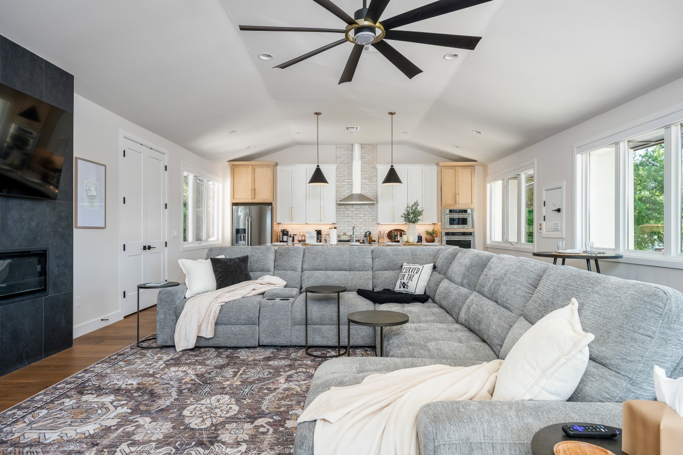 Modern Tulsa Retreat W Balcony & Sleeps 13! - Tulsa, OK