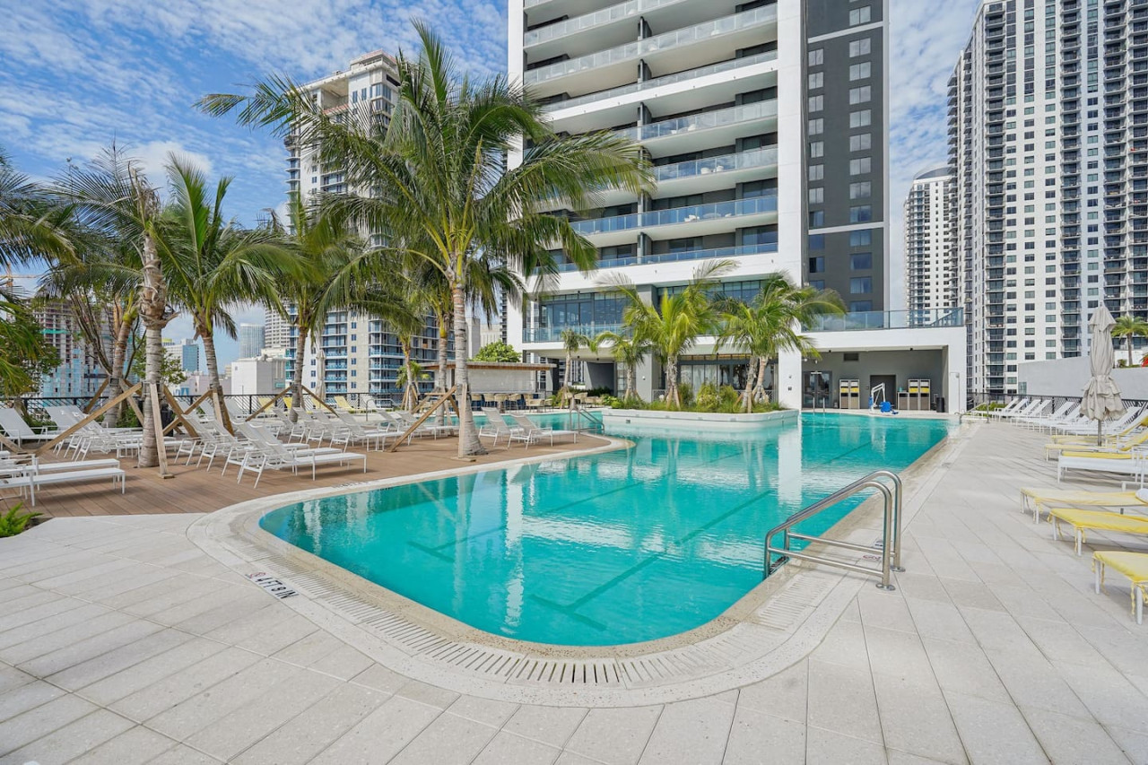 Stylish Downtown Miami Studio | Bay Views & Prime Location - The Bahamas