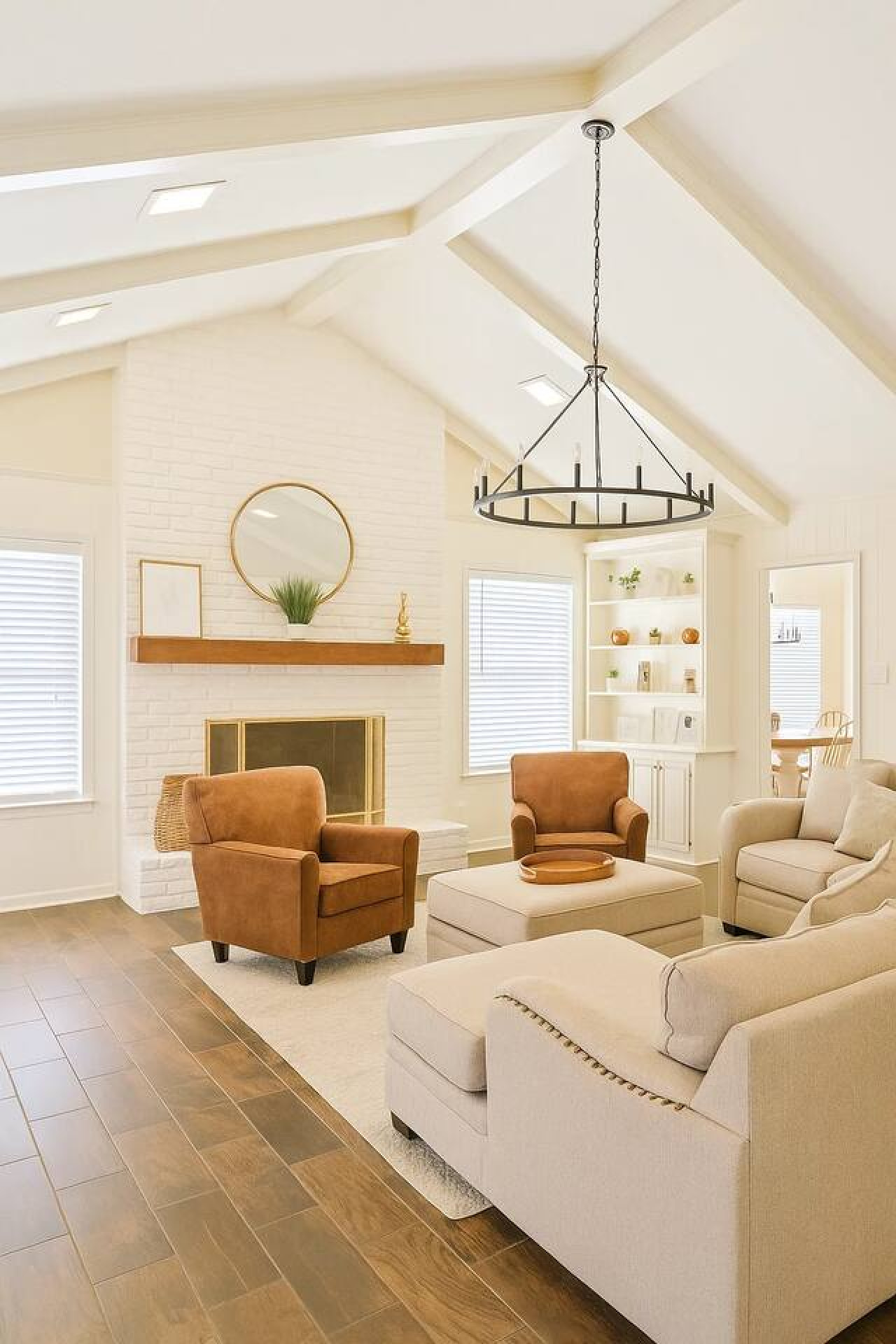 Spacious Living Areas And Cozy Backyard - Peaceful Retreat - Tyler, TX