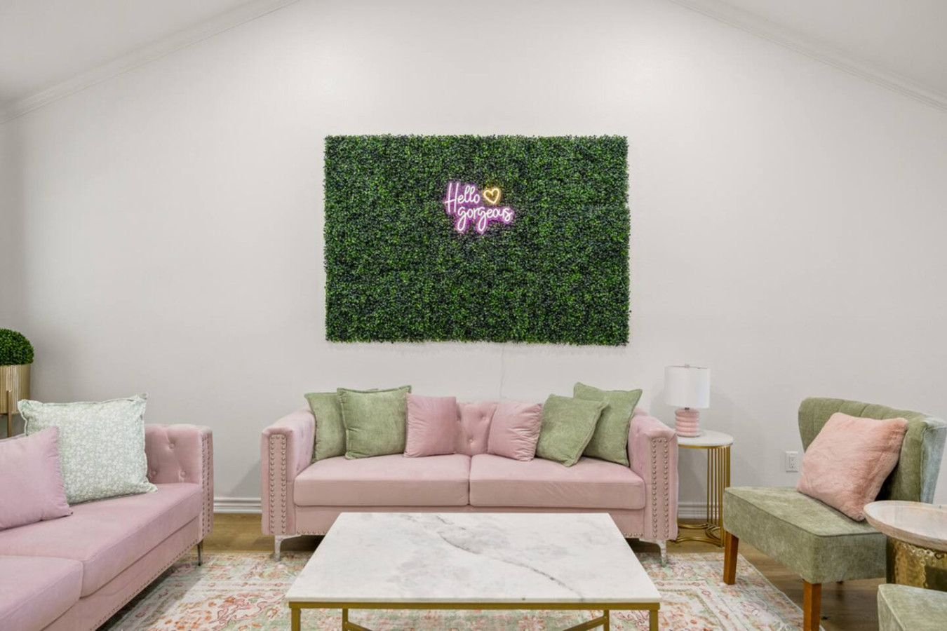 Charming Golf Retreat And Shopping Haven - Glamorous Getaway - Tyler, TX