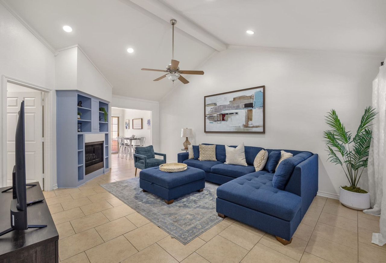 Charming Townhouse With Spacious Living And Cozy Patio - Inviting Retreat - Tyler, TX