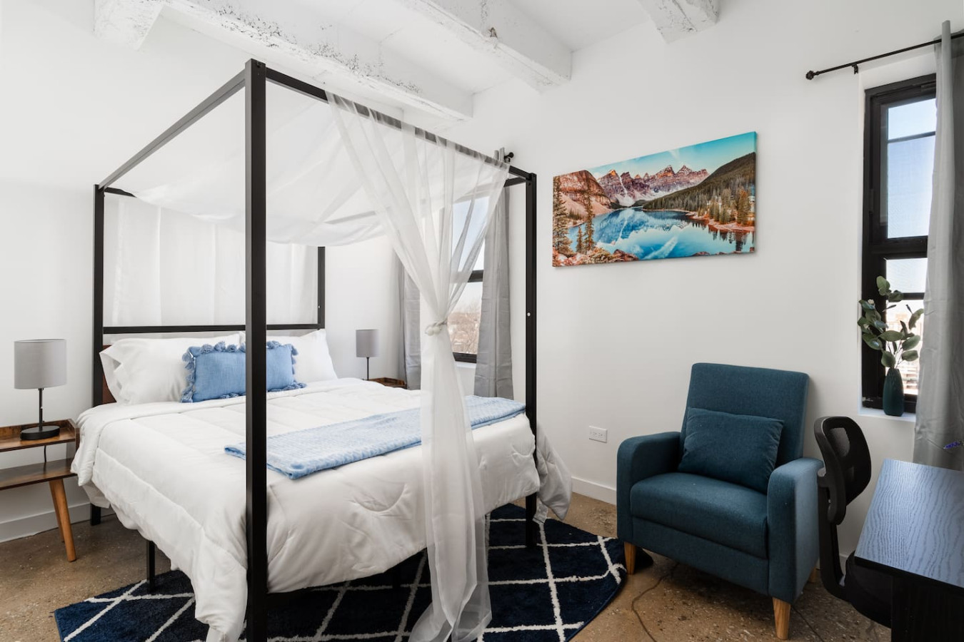 Stunning Rooftop Views And Modern Amenities - Chic Urban Retreat - Chicago, IL