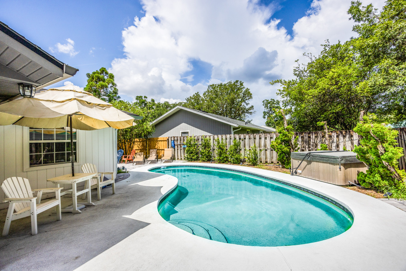 Stylish 3br Pool Home+ Outdoor Tvs+hot Tub - Gainesville, FL