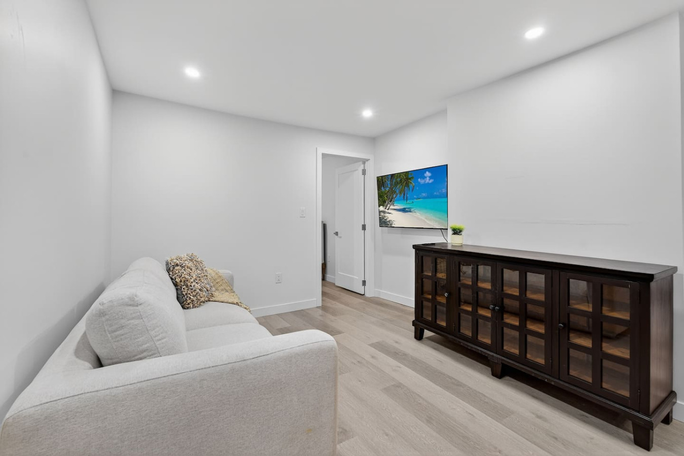 The Comfort Suite | Modern 3br | Netflix | Parking - Napanee