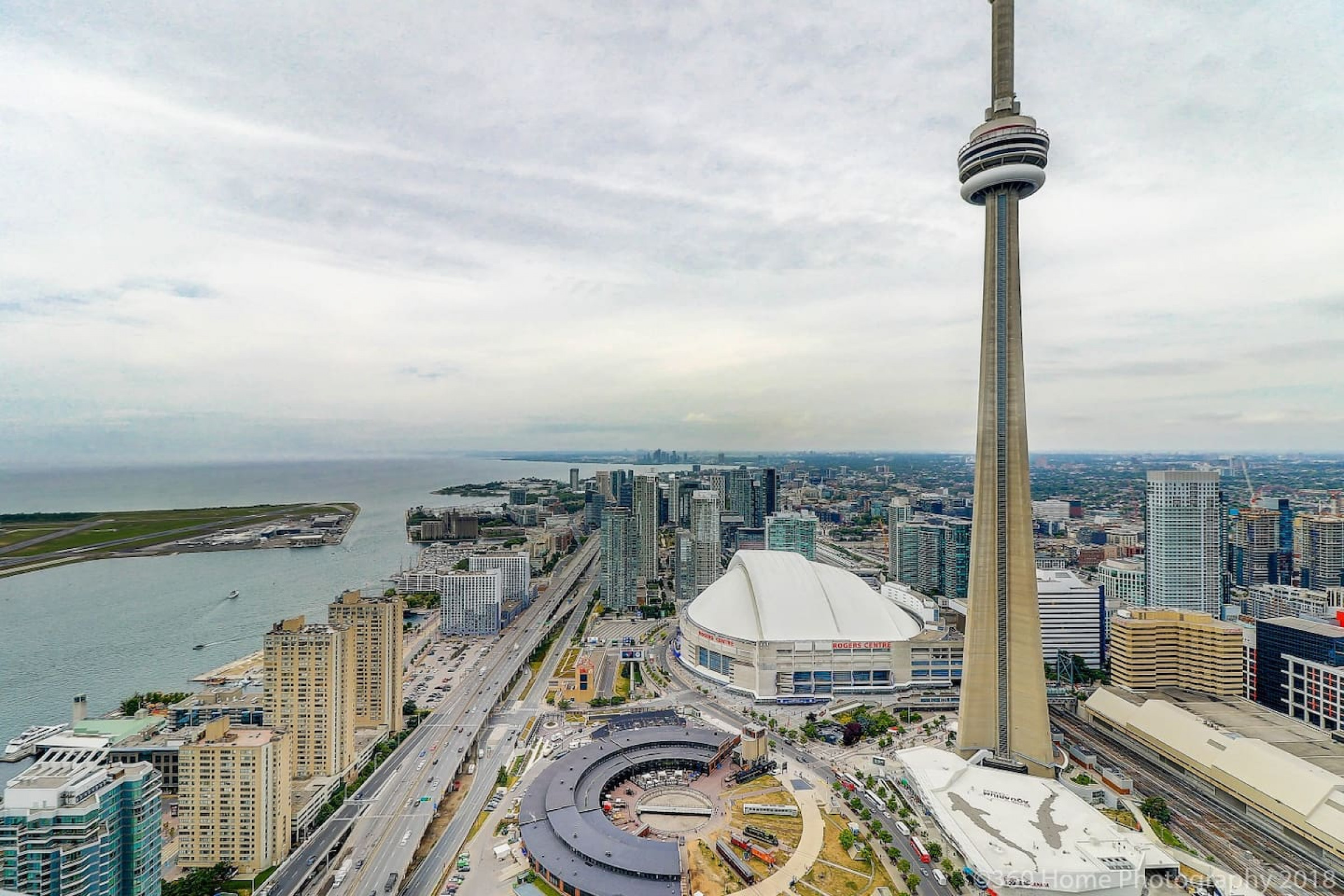 Stunning City Views And Luxurious Amenities - Exquisite Penthouse Retreat - Toronto
