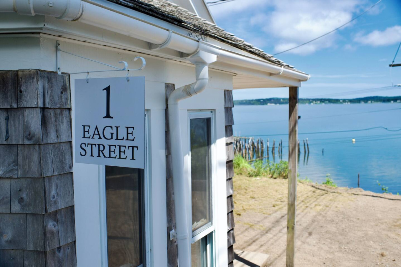 Breathtaking Ocean Views And Cozy Atmosphere - Charming Cottage Retreat - Eastport, ME