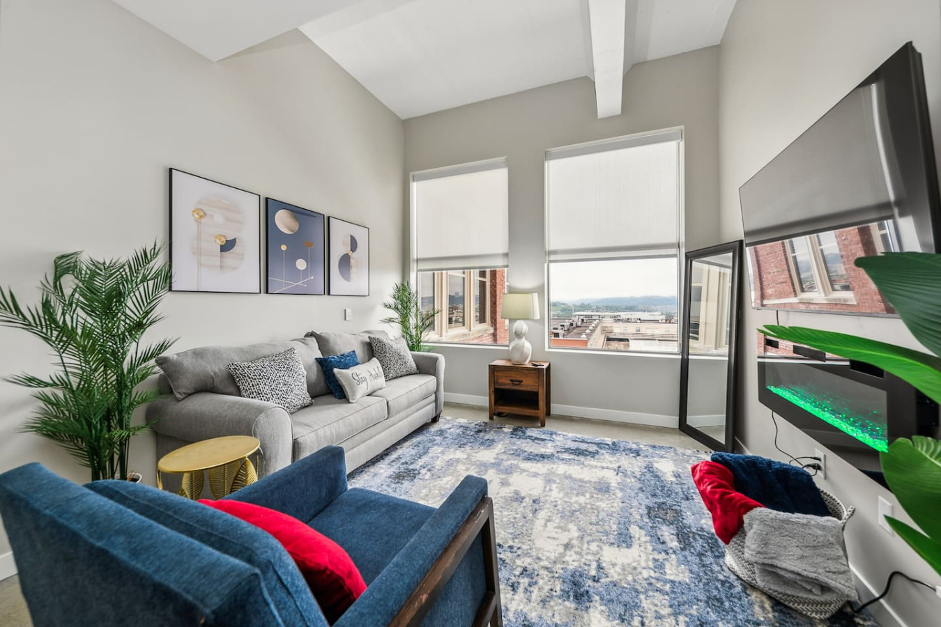 Cozy Retreat With Free Parking And City Views - Inviting Escape - Cincinnati, OH