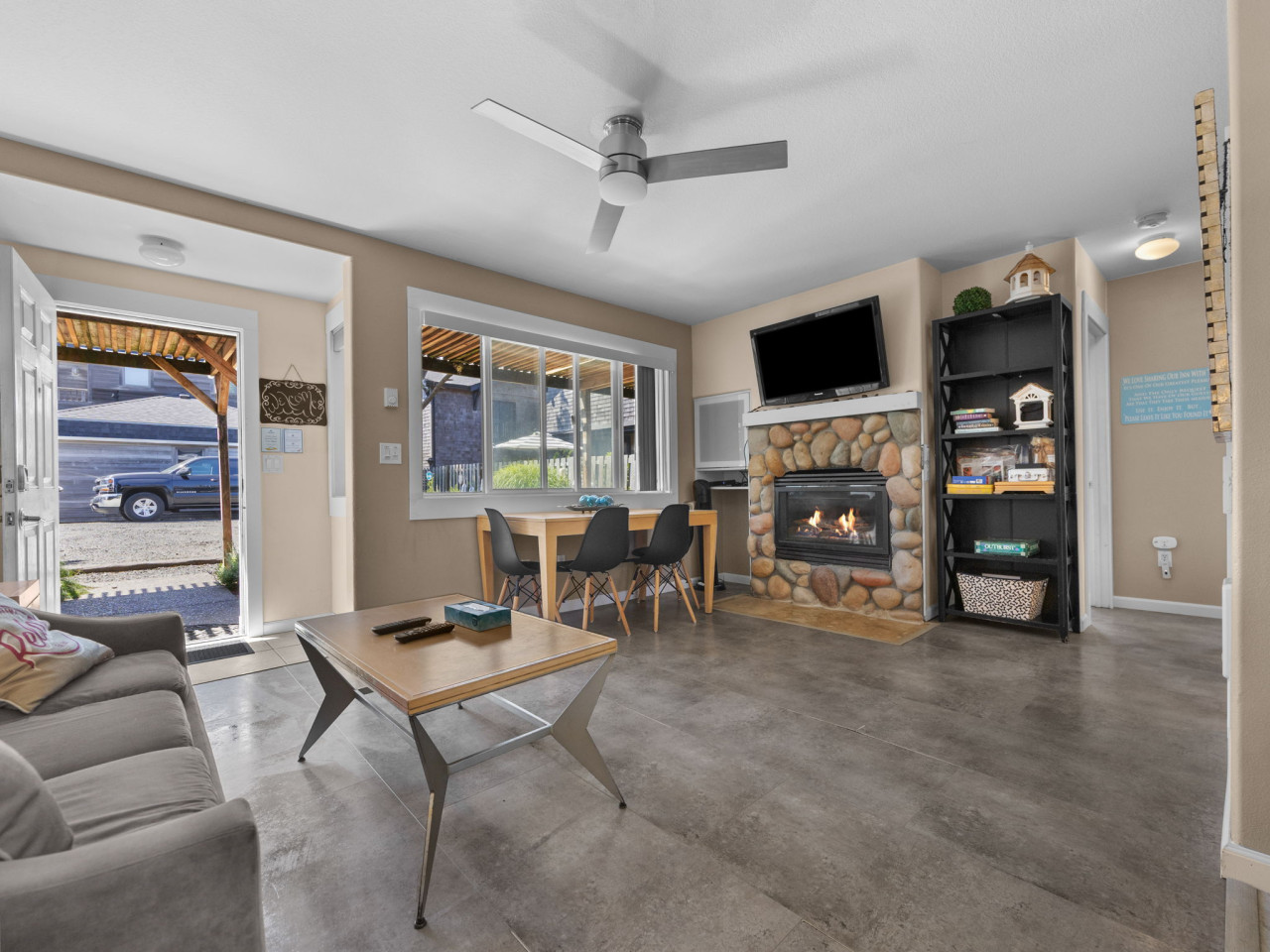 2 Sandals Cabana: Oceanview | Steps To Beach | Dog-friendly - Cannon Beach, OR
