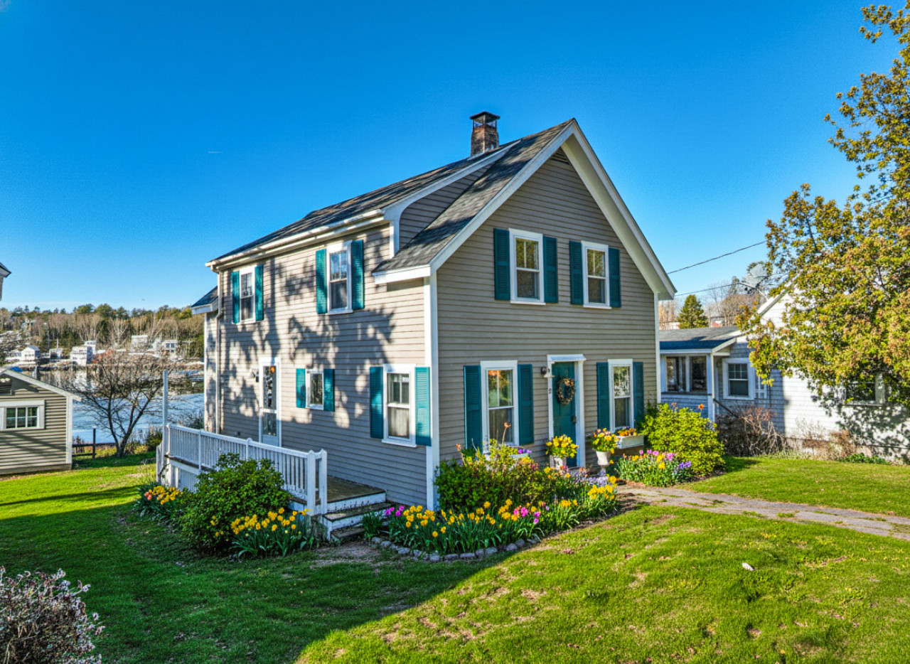 Sea Street Retreat | Waterfront Cottage | Walk Downtown - Boothbay Harbor, ME