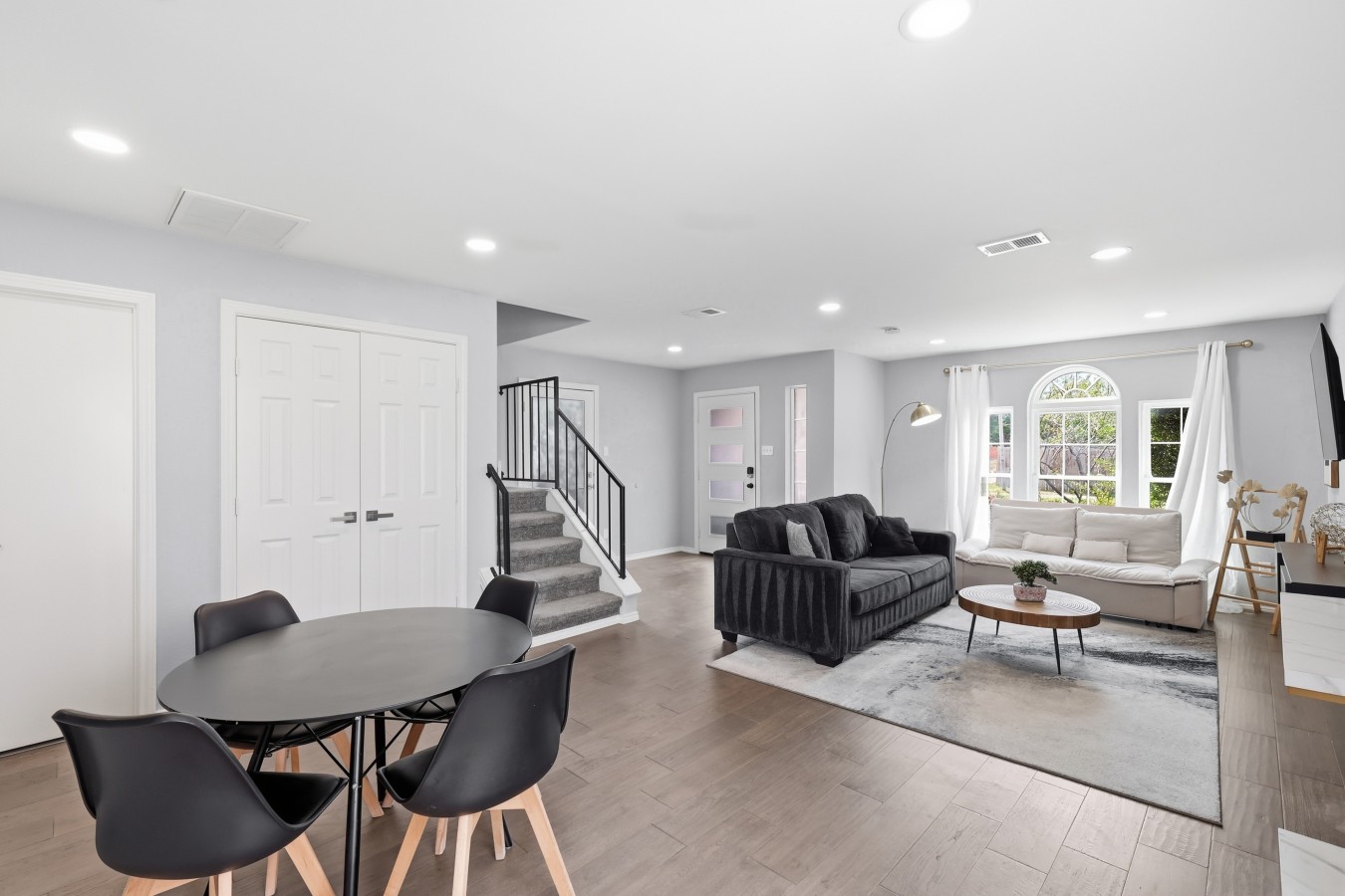 Modern Frisco Retreat — Remodeled 3br House - Frisco, TX