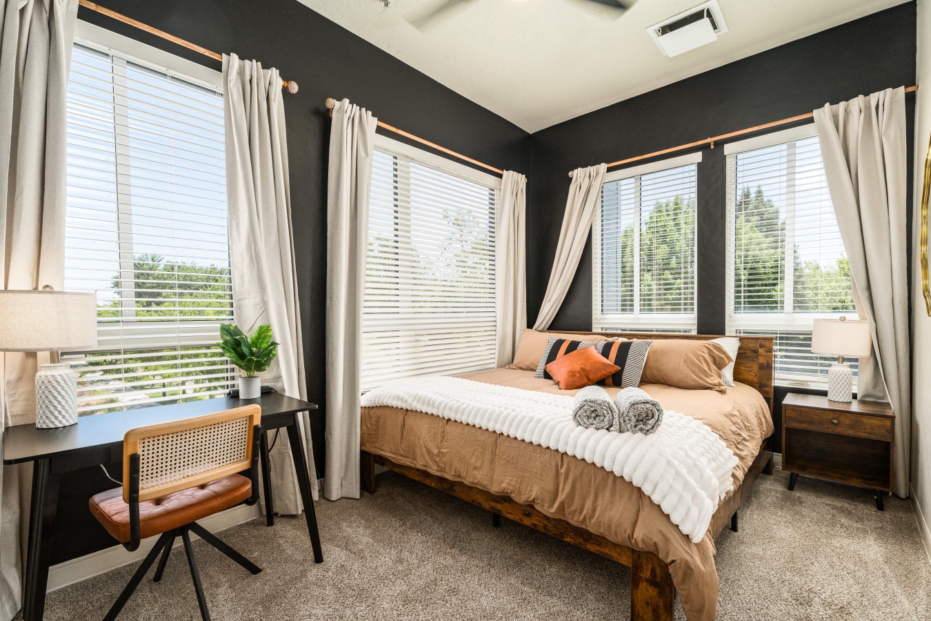 Modern 2br Retreat | Hot Tub & Walk To Downtown - Boise, ID