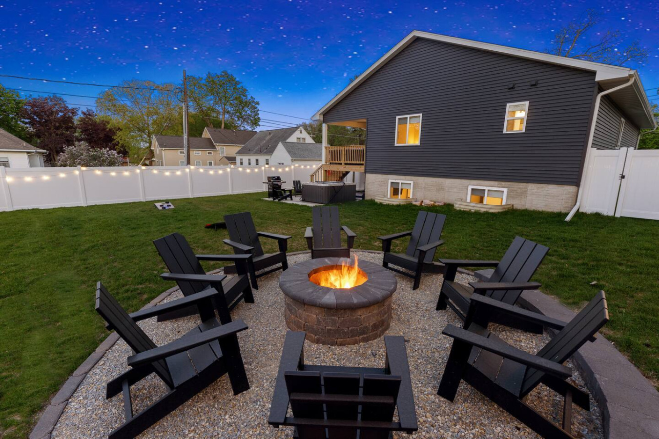 Charming Escape With Hot Tub And Fire Pit - Cozy Family Retreat - Cedar Falls, IA