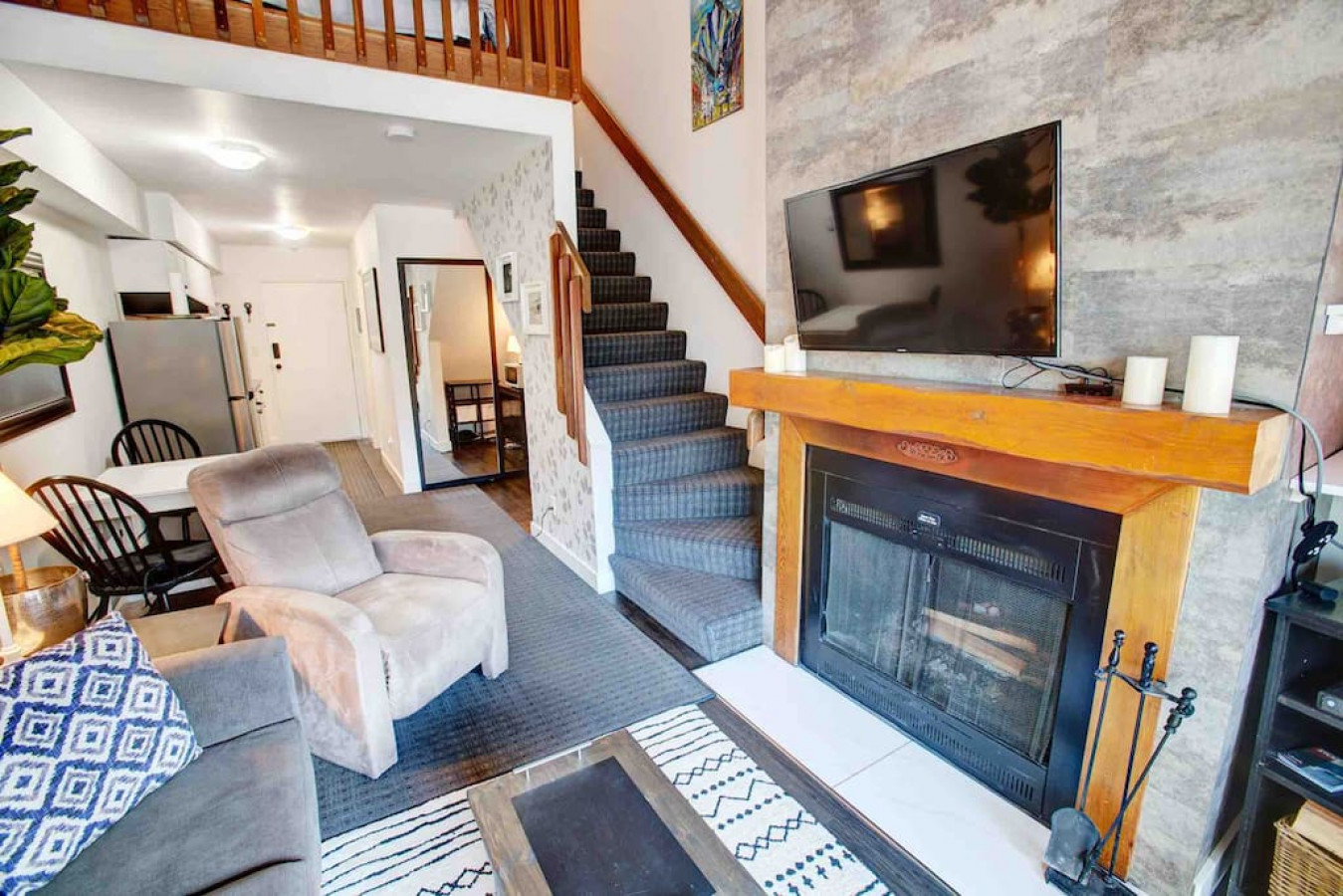 Cozy Lofted 1brm:balcony, Pool & New Hot Tub-walk To Gondola & Lake! - Canada