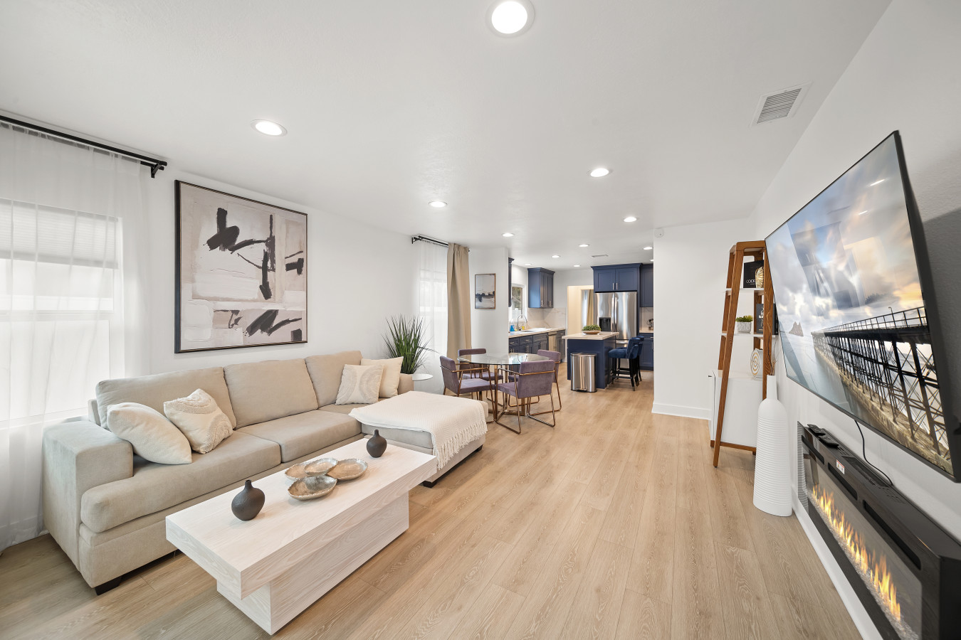Charming Coastal Retreat With Gourmet Kitchen And Cozy Interiors - Delightful Escape - Torrance, CA