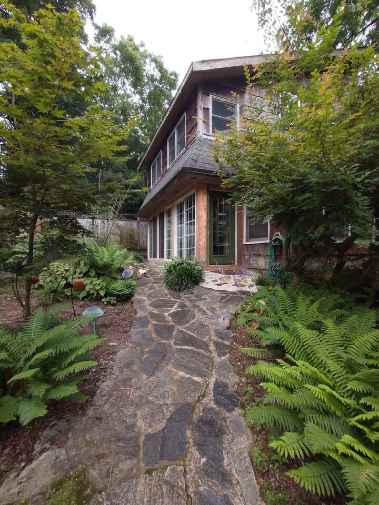 Whimsical Garden Escape With Unique Architecture - Charming Retreat - Raleigh, NC