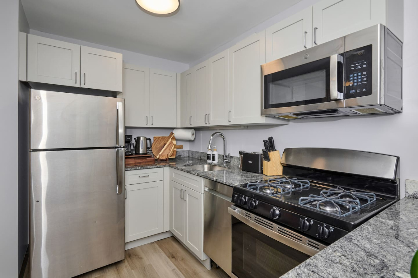 City Views Escape Modern 1br Near | Mccormick - Chicago, IL