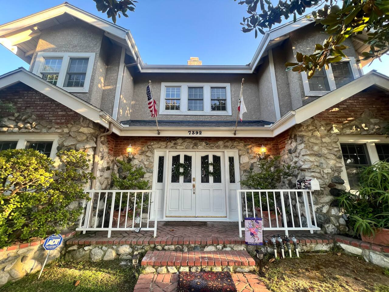 Guest Favorite! 3 Floors & Views - Los Angeles